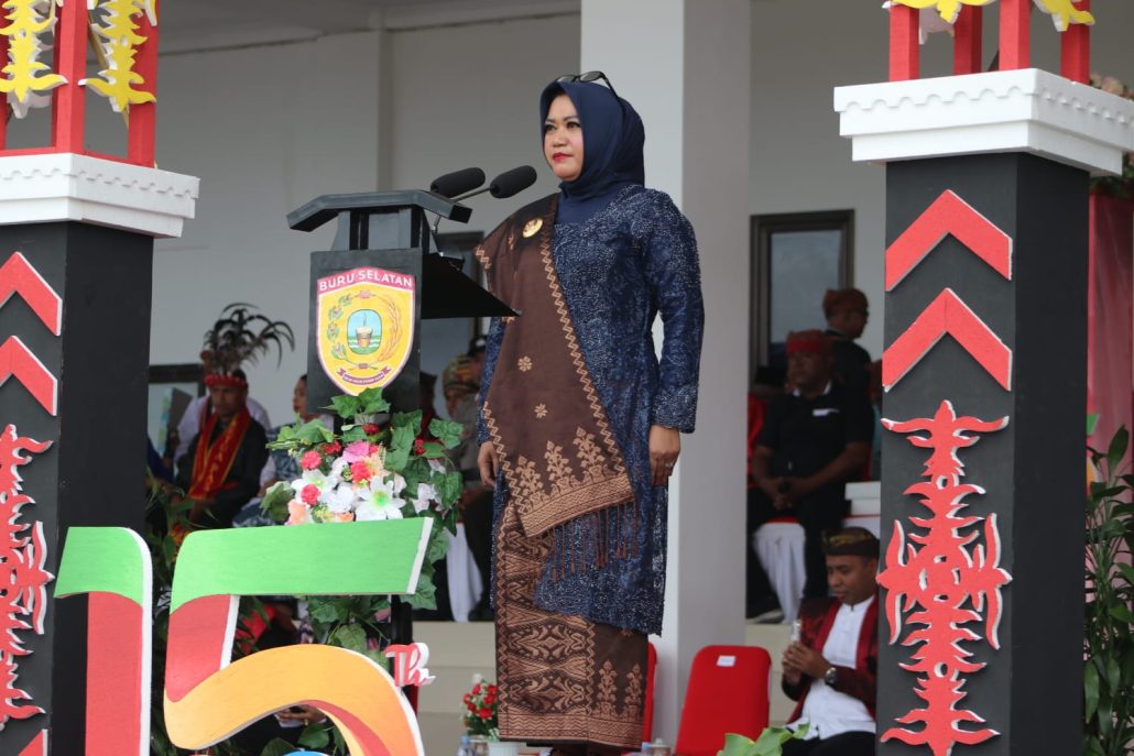Pemda Gelar Upacara HUT Kabupaten Bursel Ke-15 Tahun, Bupati Safitri ...