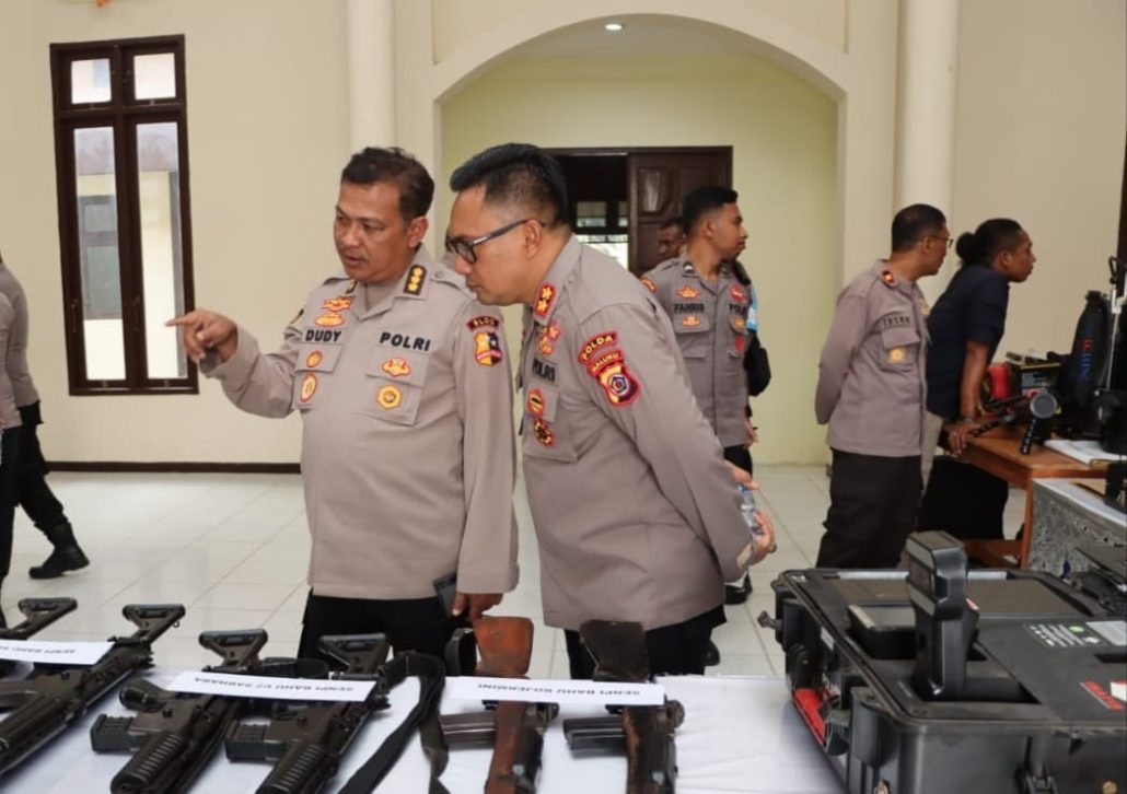 Tim Mabes Polri Sambangi Polres SBB, Kelengkapan Peralatan dan ...